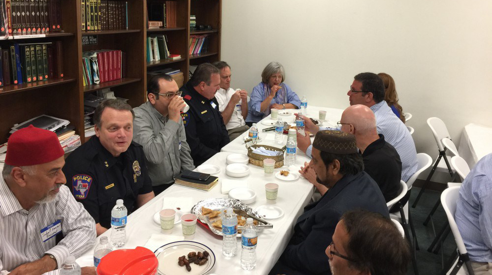 Dallas Muslims hosted fellow Americans at Third Annual Interfaith Iftar ...